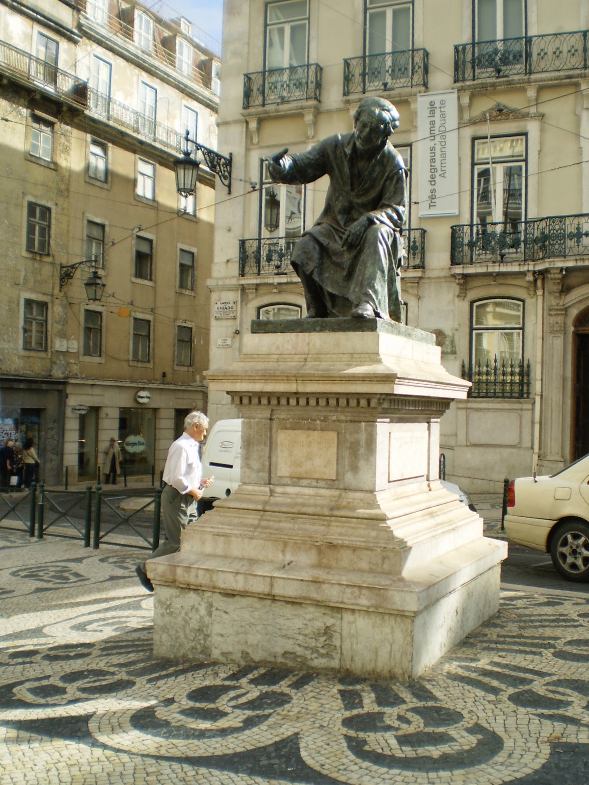 O AÇOR: Lisboa: Largo do Chiado
