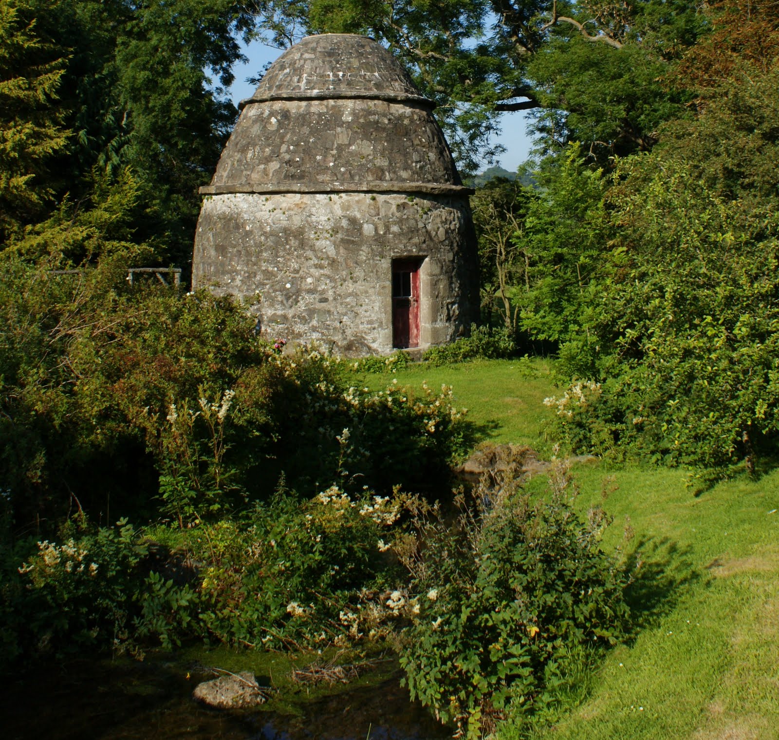 Tour Scotland: Tour Scotland Photographs Elcho Doocot Perthshire