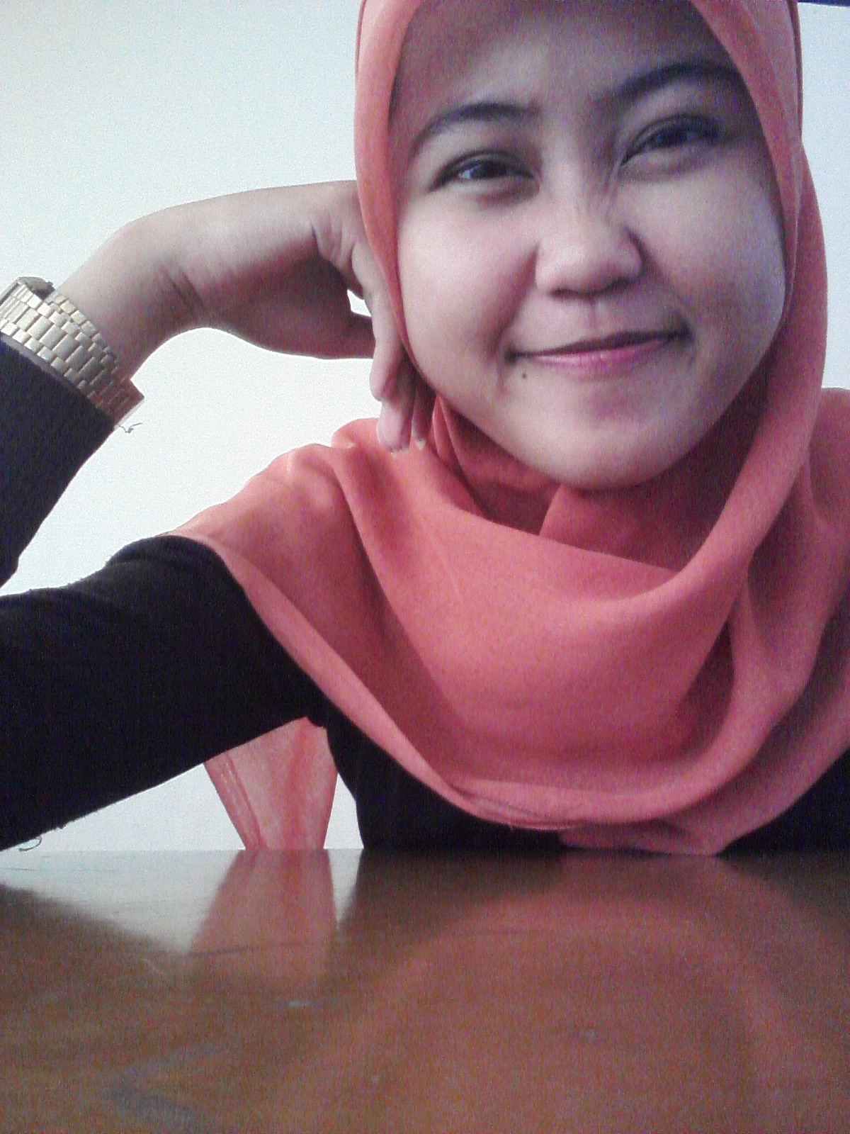 Biografi Devi Tri Lestari