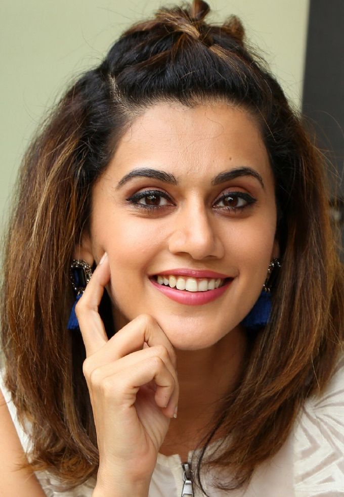 Glamorous Delhi Girl Taapsee Pannu Beautiful Hairstyle Face Closeup ...