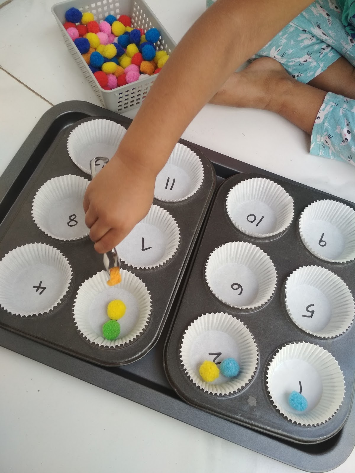 Sonshine Mumma: Pompom and Muffin Tray Counting Activity