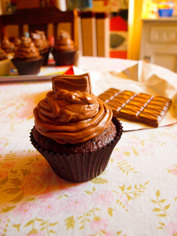 Good gobble!: Favourite Chocolate Bar His 'n' Hers Cupcakes