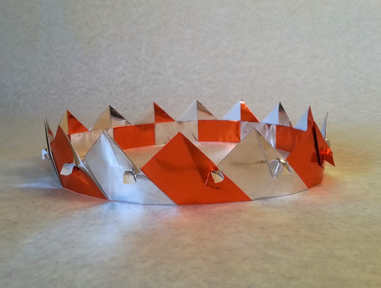 dellukelling: Paper Crown