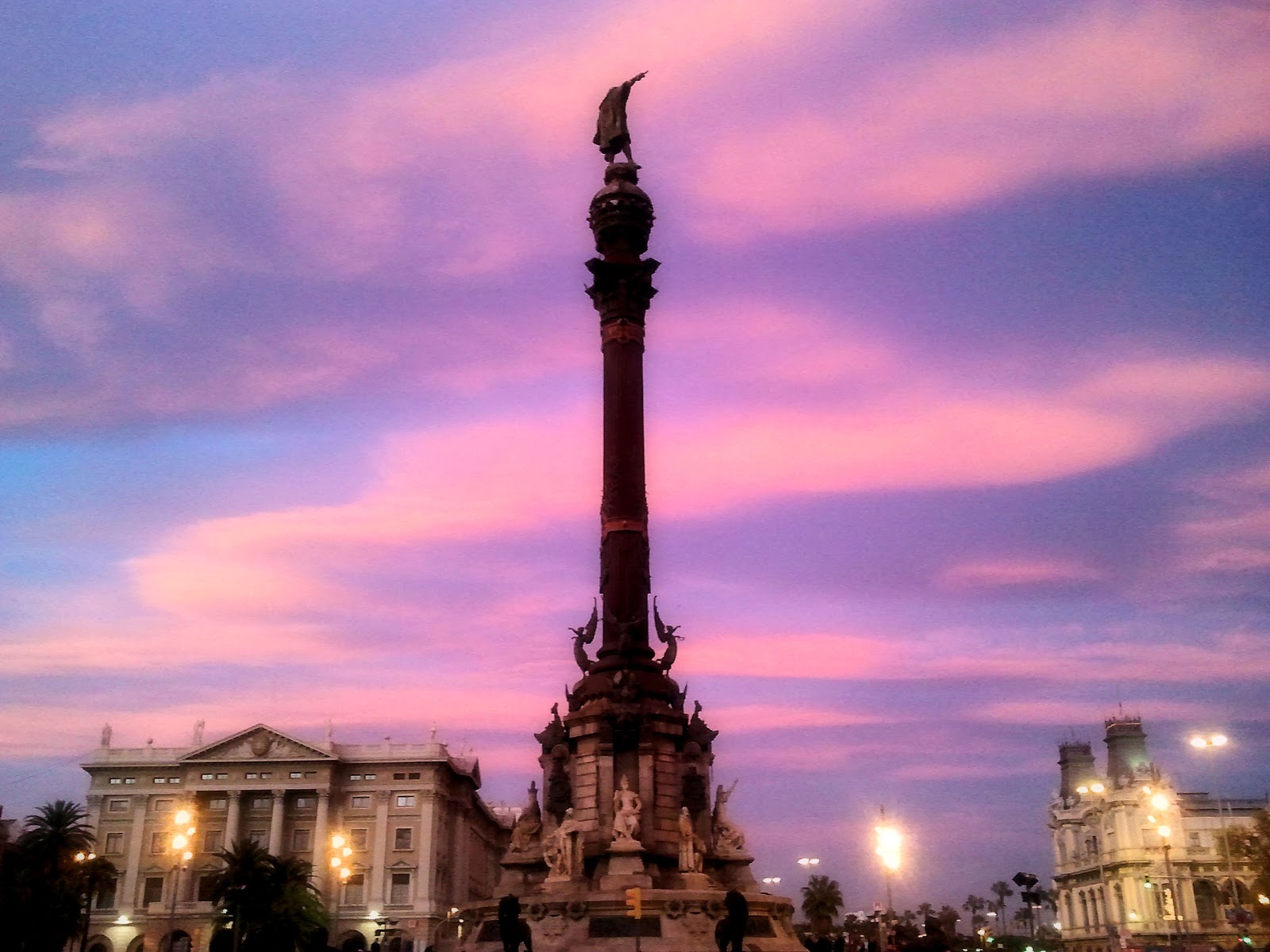 Colón y el atardecer más bello de Barcelona ~ Adictos a los viajes ...