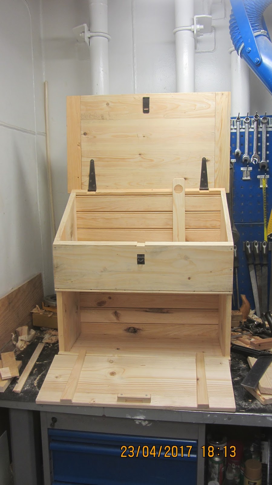 Mulesaw: Dutch tool chest build 5, the lid and assembly.