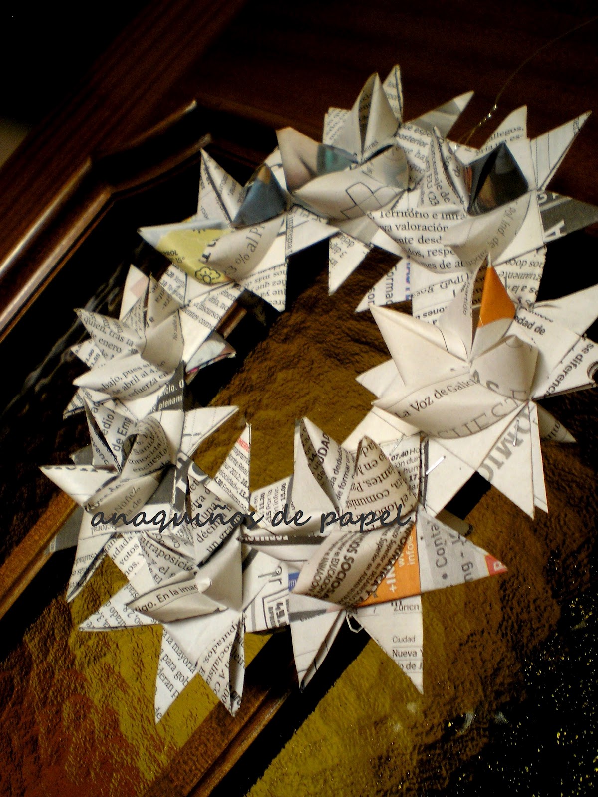 Anaquiños de papel: Corona 1 (papel periódico)