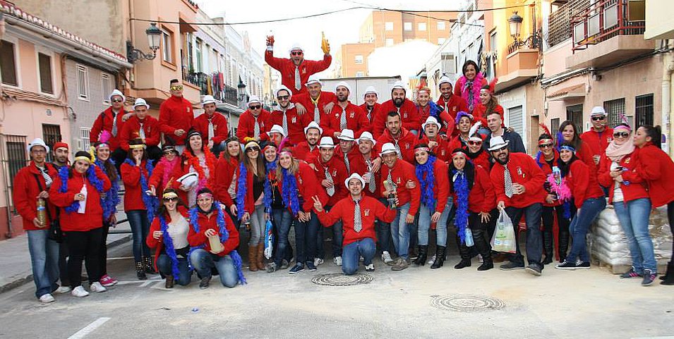 Guía práctica para ser todo un fallero | Con la realidad en los talones