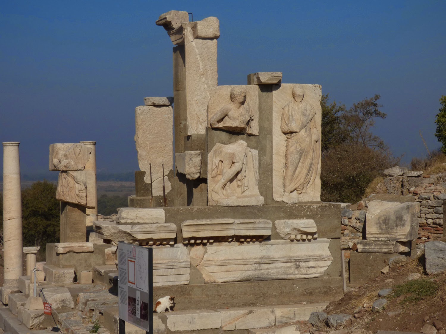 Footloose with Diana: Ephesus - the little details