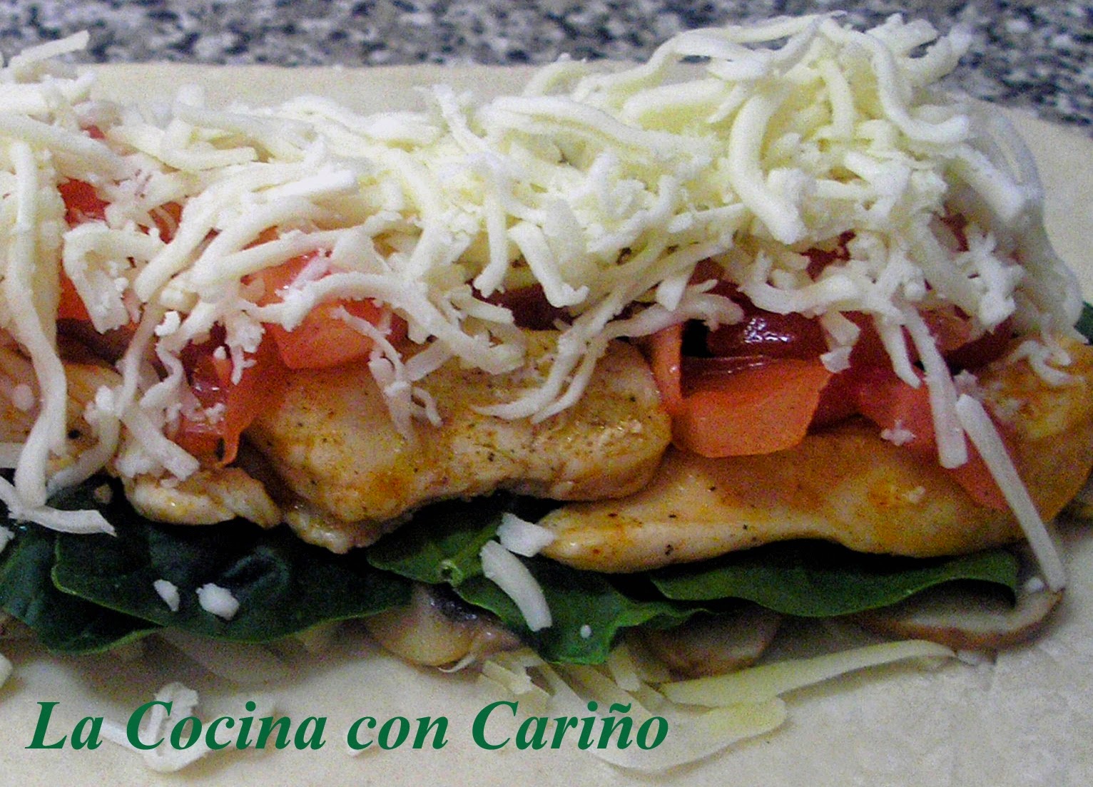STROMBOLI DE POLLO Y ESPINACAS