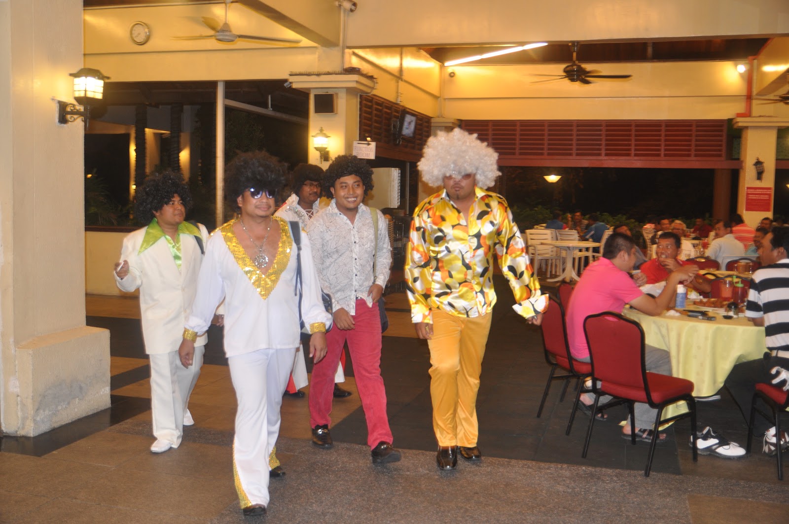 ANNAMIRZA YUSOF: dinner TEMA RETRO