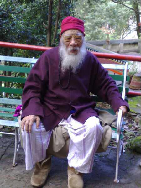 O Grande yogi, Kyabje Chatral Rinpoche completa 100 anos hoje!