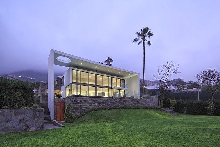 crunchylipstick: House on the Hill by Metropolis Peru (via homeadore.com)