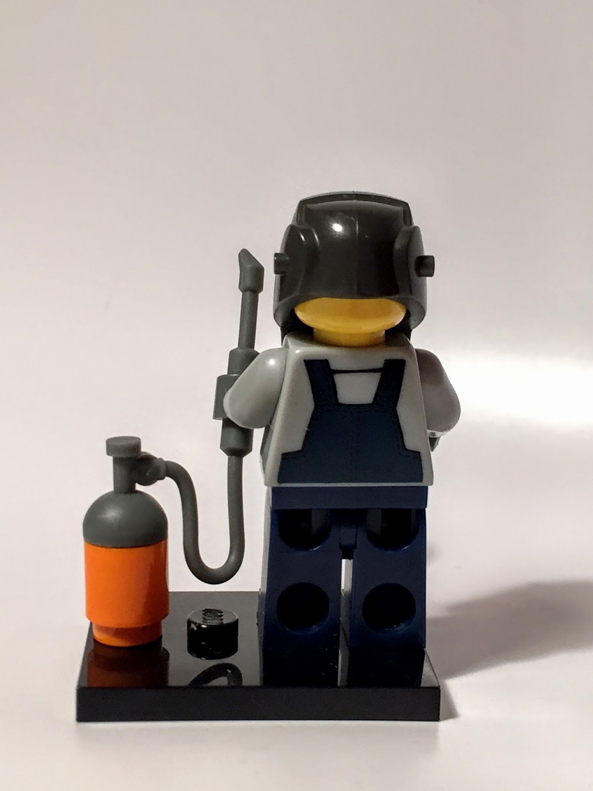 Lego Minifigure pictures: Lego Series 11 Minifigure The Welder