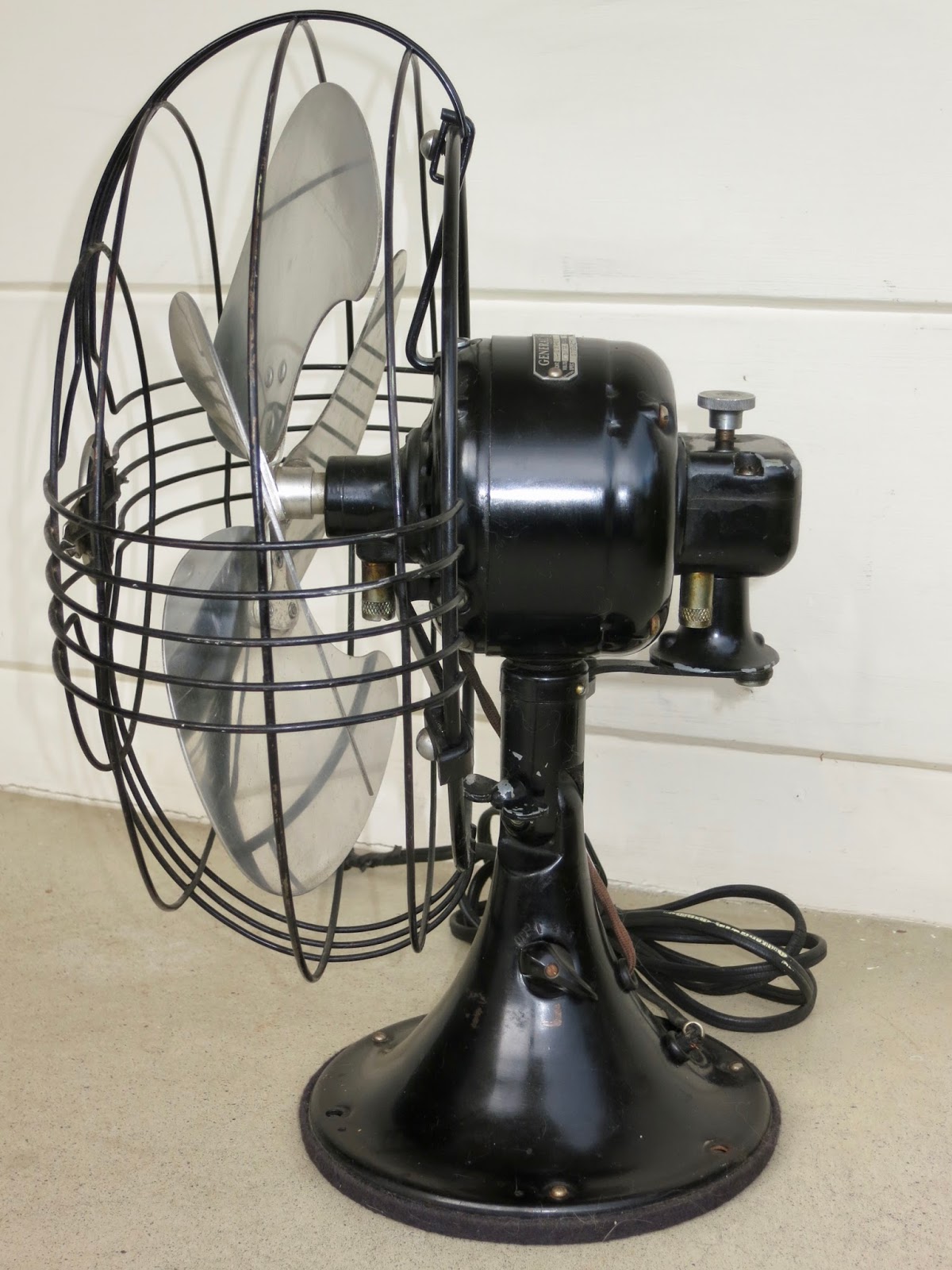 Early Electric Fans (Be sure to check the ARCHIVE on sidebar at right)