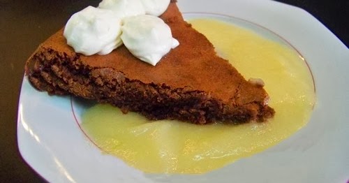 Cuisine en folie: Reine de Saba, coulis de poire et chantilly au gombava