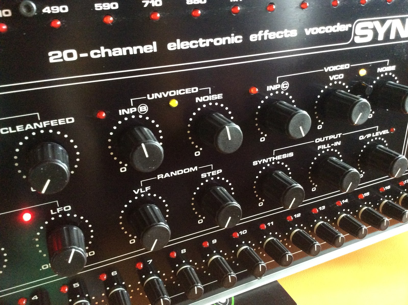 MATRIXSYNTH: Synton Syntovox 221 For Sale & Synton Syntovox Vocoders ...