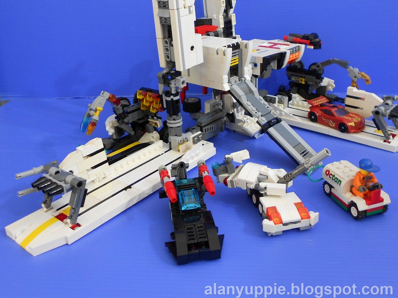 Alanyuppie's LEGO Transformers: LEGO Metroplex: Part 3 of 3: Base Mode