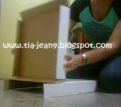 dobla una caja de pizza al revez tal como vez en la imagen