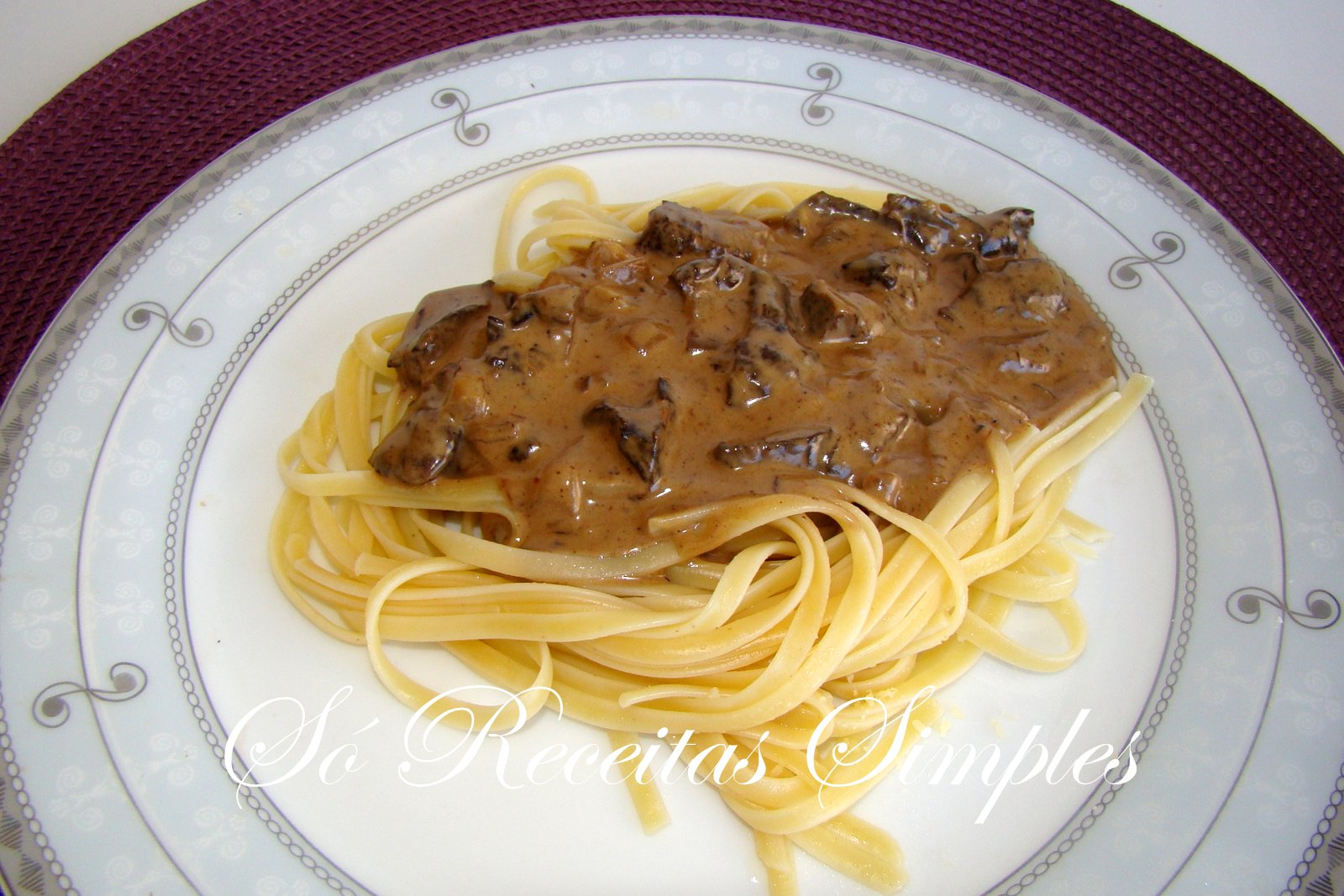 Só Receitas Simples: Massa ao Molho de Funghi Seco