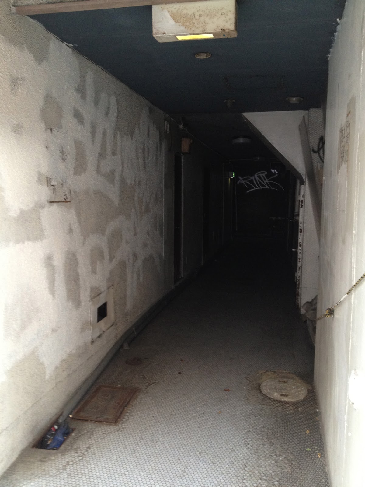 Hitoe eyes : 大阪の廃墟、古ビル、レトロな看板など