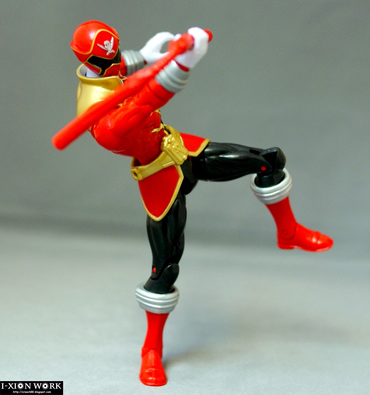 一眼看穿: Power Rangers Super Megaforce - Armored Super Mega Red