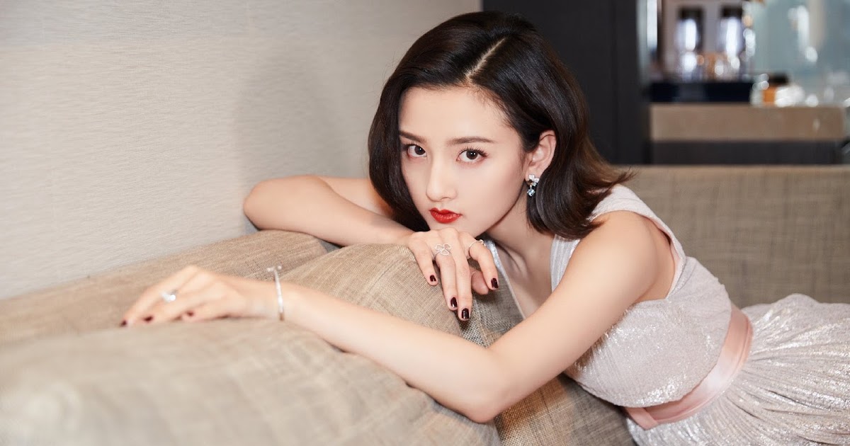 China Entertainment News: Song Zuer poses for photo shoot at the 2019 ...