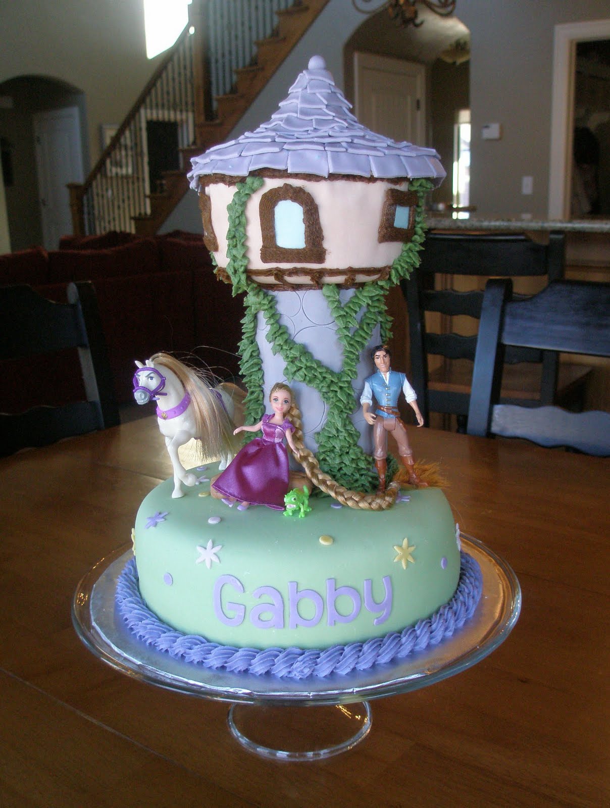 Angie's Cakes: Tangled Cake!