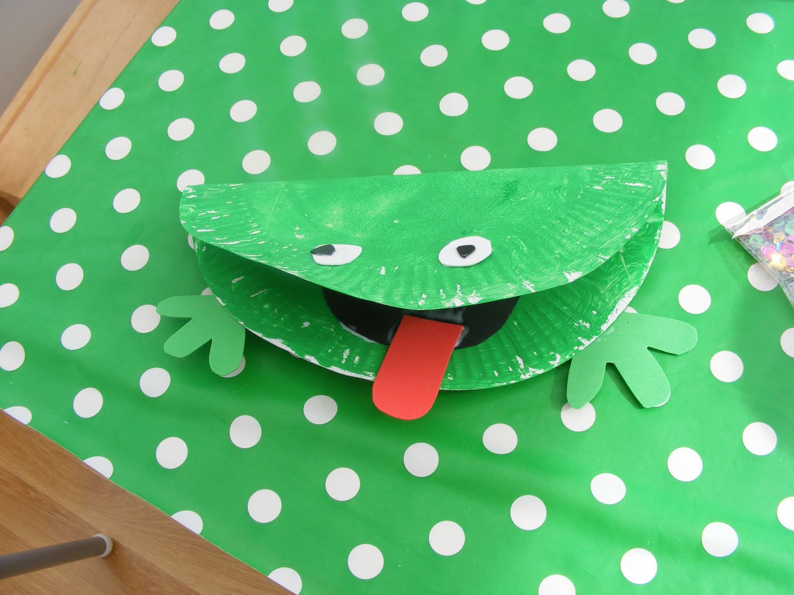 Adventures @ Play: Paper Plate Craft #2 Frogs!
