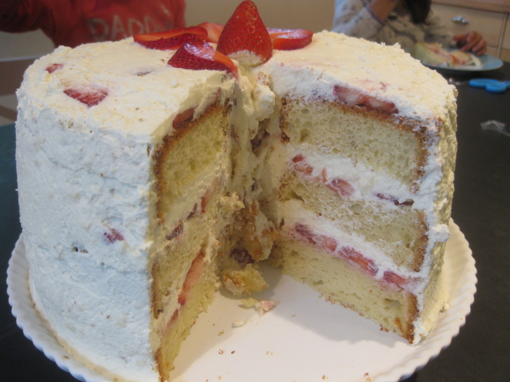 Tooling Up: Chinese bakery style strawberry cream cake