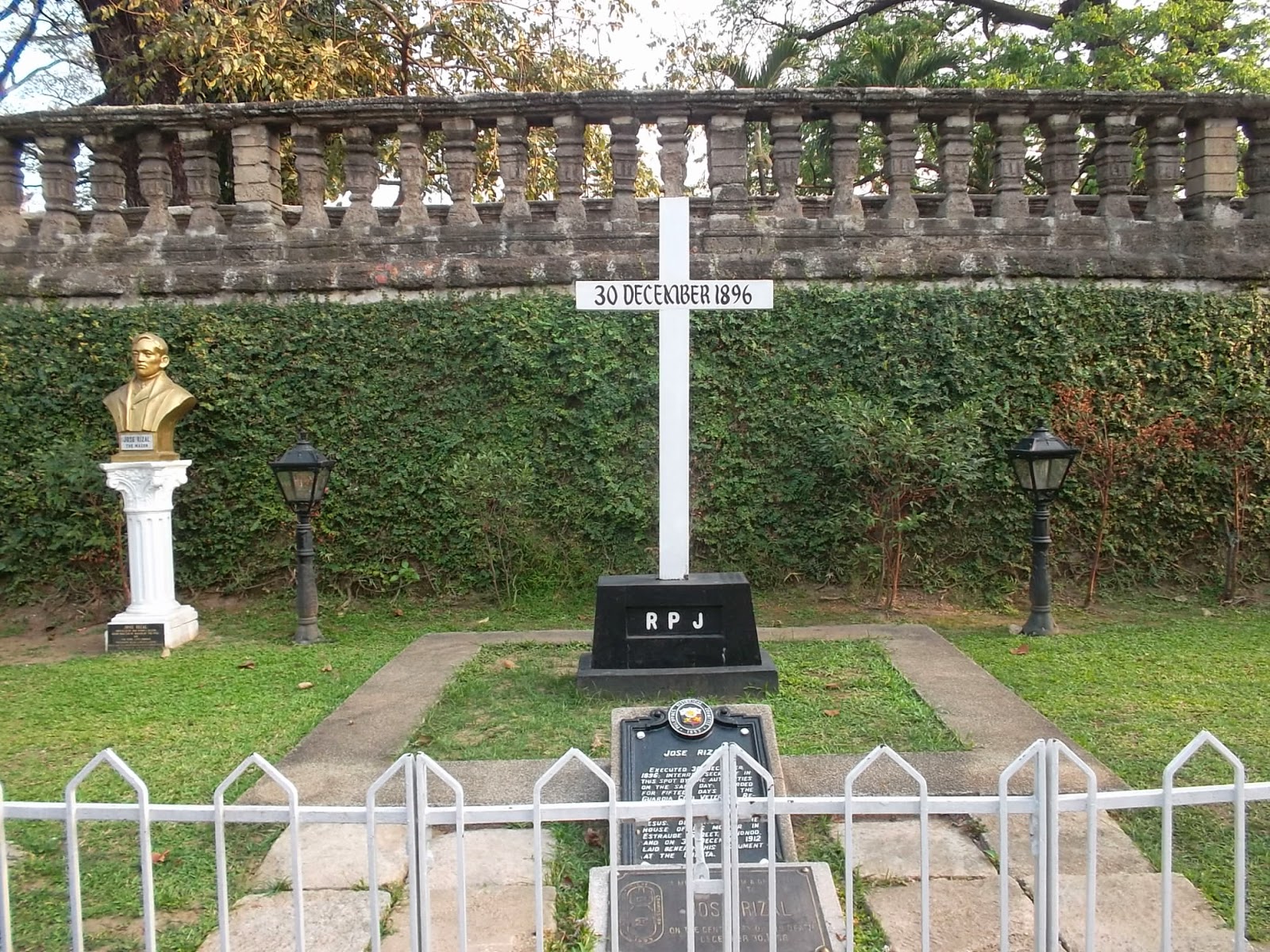 Konted's Make My Day 2: Paco Park: Enchantingly Beautiful