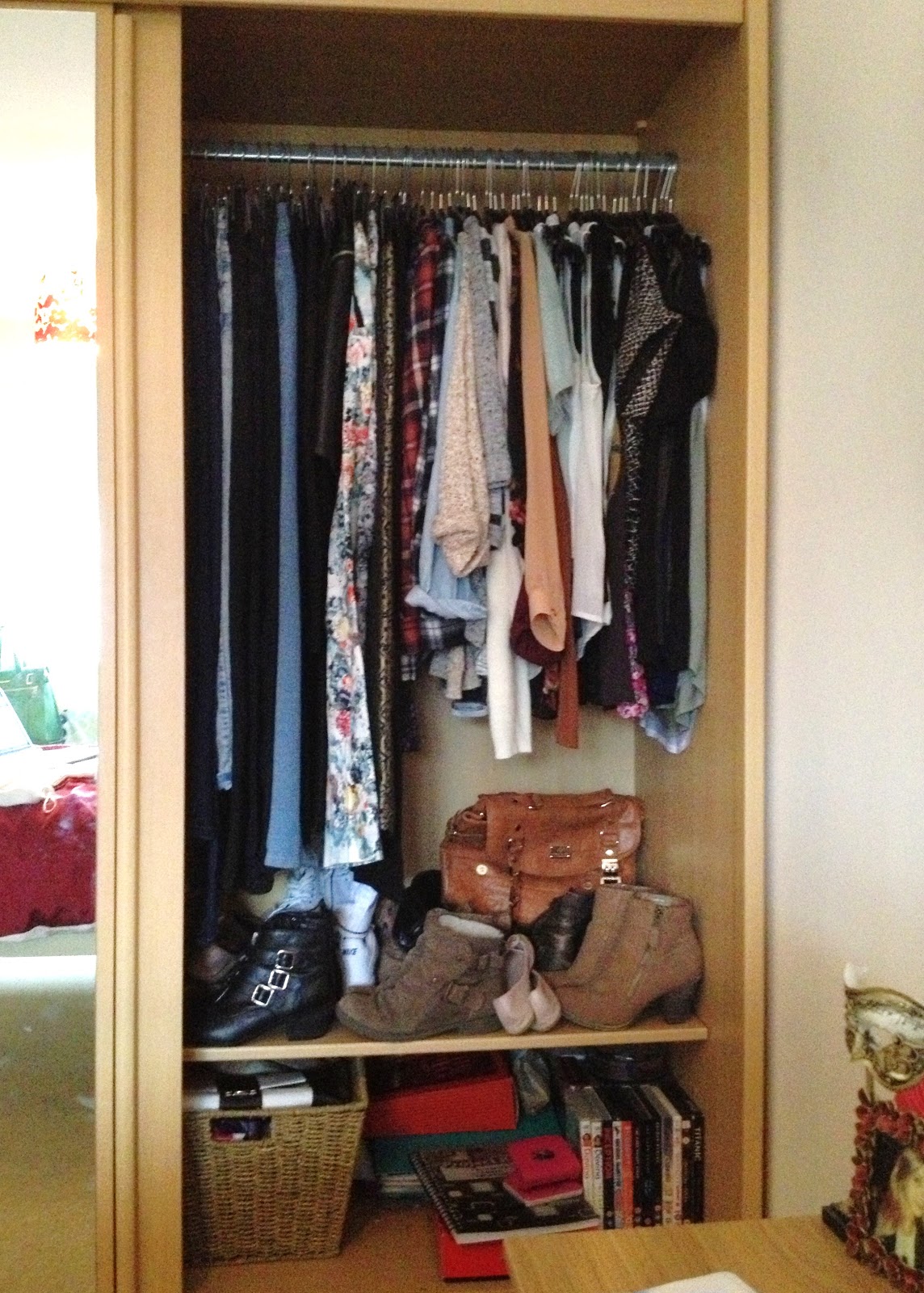 H O L L Y L U C Y: What's in my Wardrobe