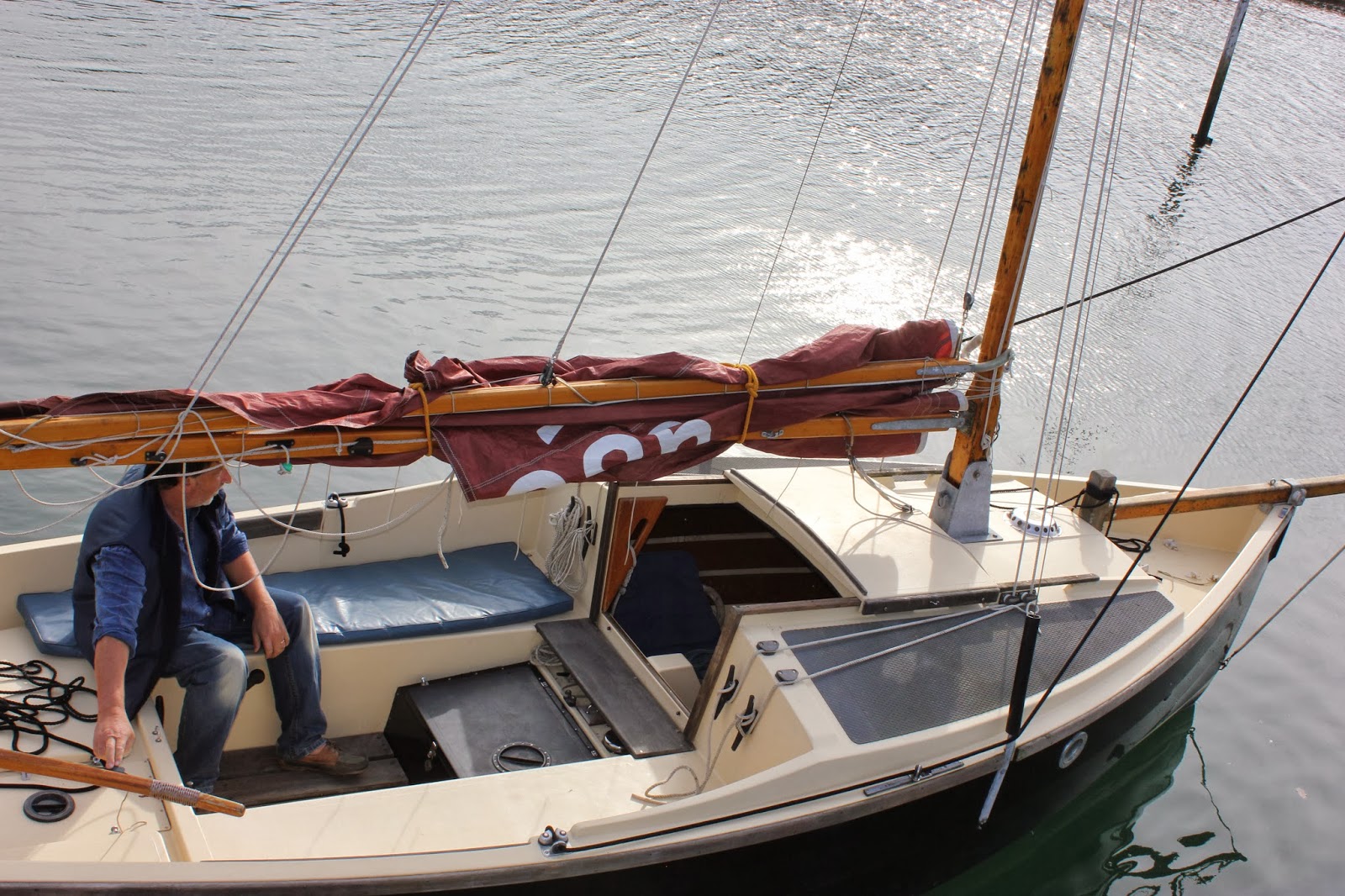 Simple Sailing Low Cost Cruising: Sailing a Cornish Shrimper