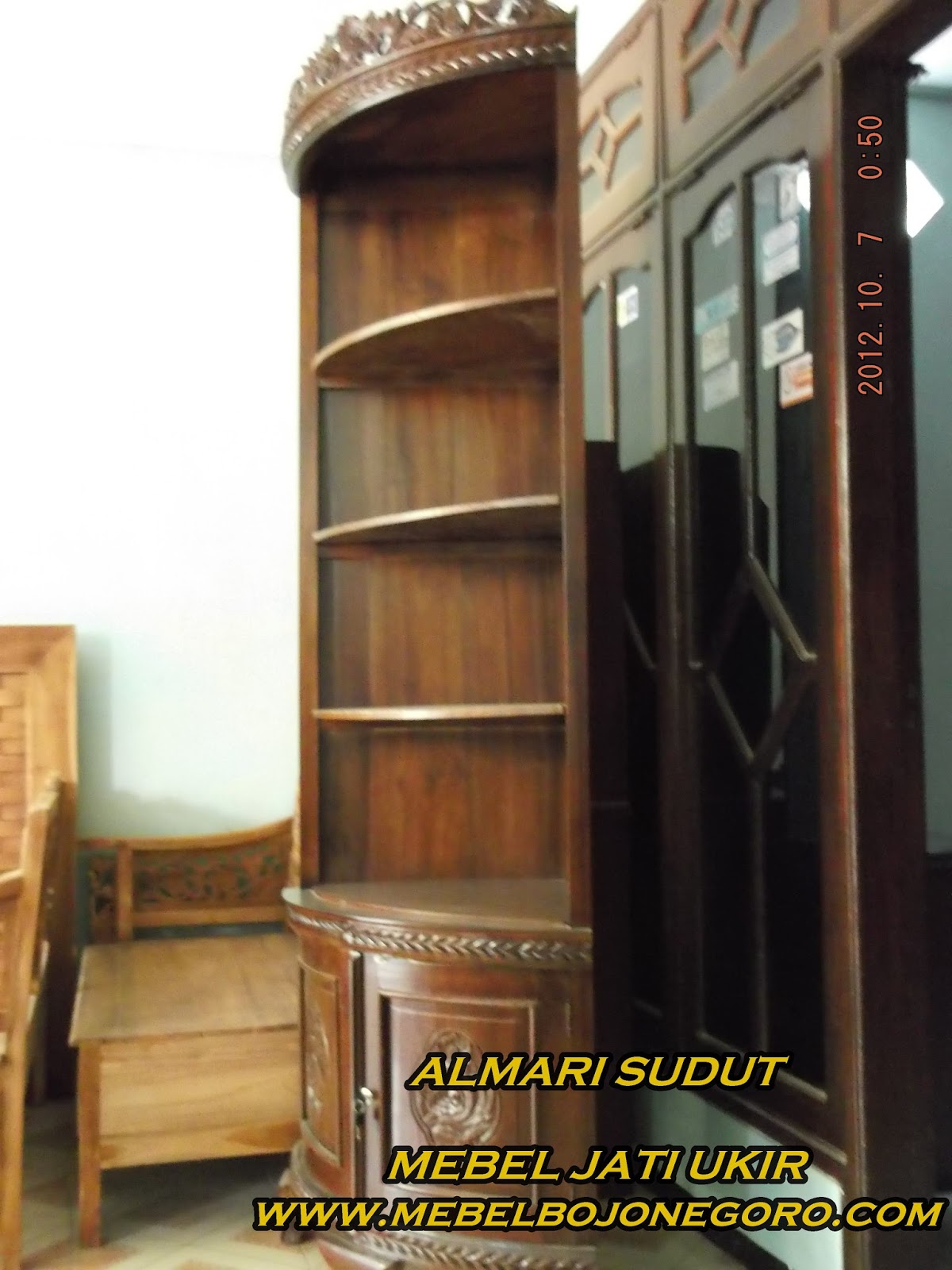Almari Hias Sudut | Mebel Bojonegoro