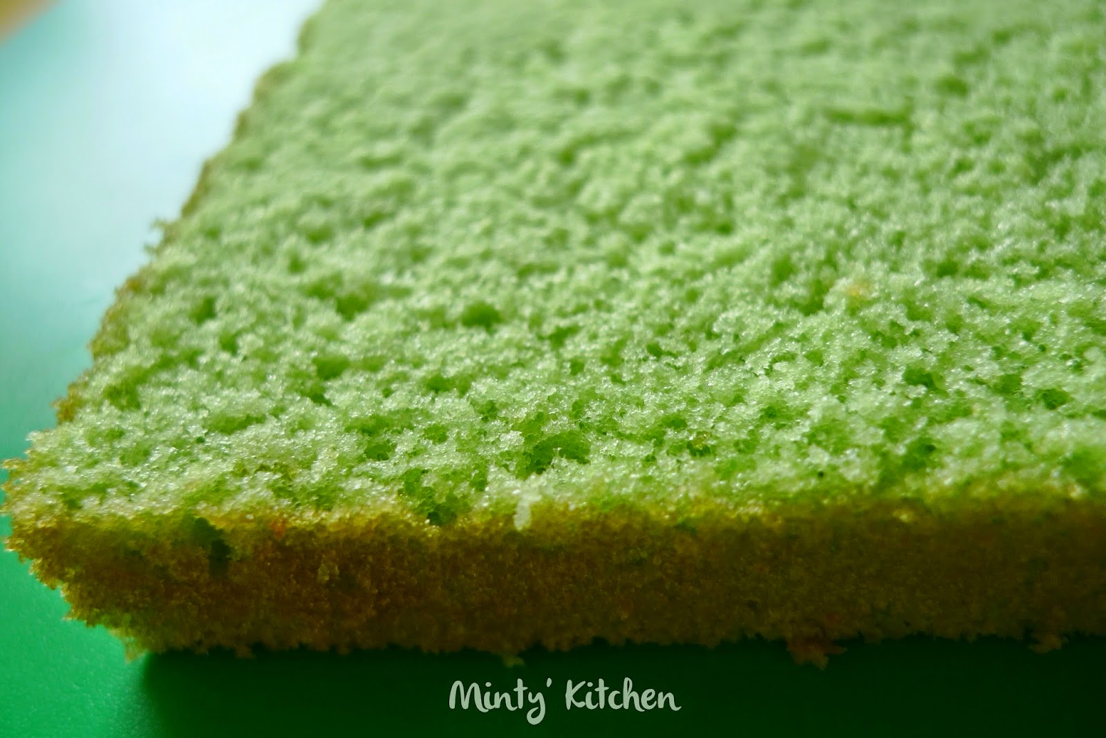 Minty's Kitchen: Pandan Kaya Sponge Cake