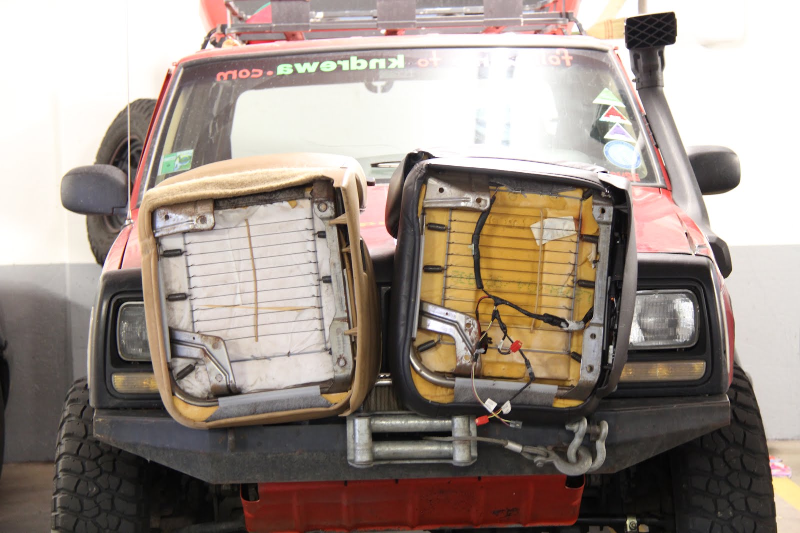 an decline: 97 ZJ Seats in 97 XJ