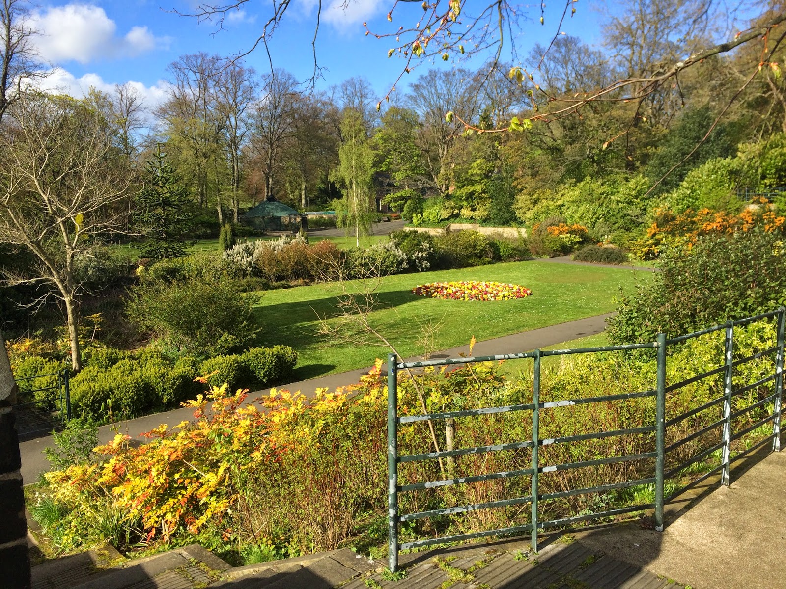 Springtime Walking at Saltwell Park. - The Geordie Tourist.