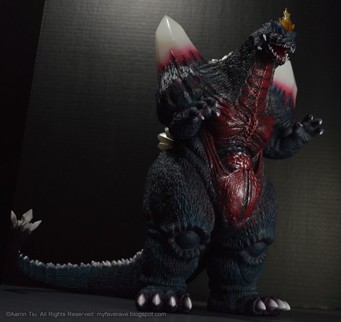 The Rave Corner: X-Plus Toho 30cm Series SpaceGodzilla Figure Review