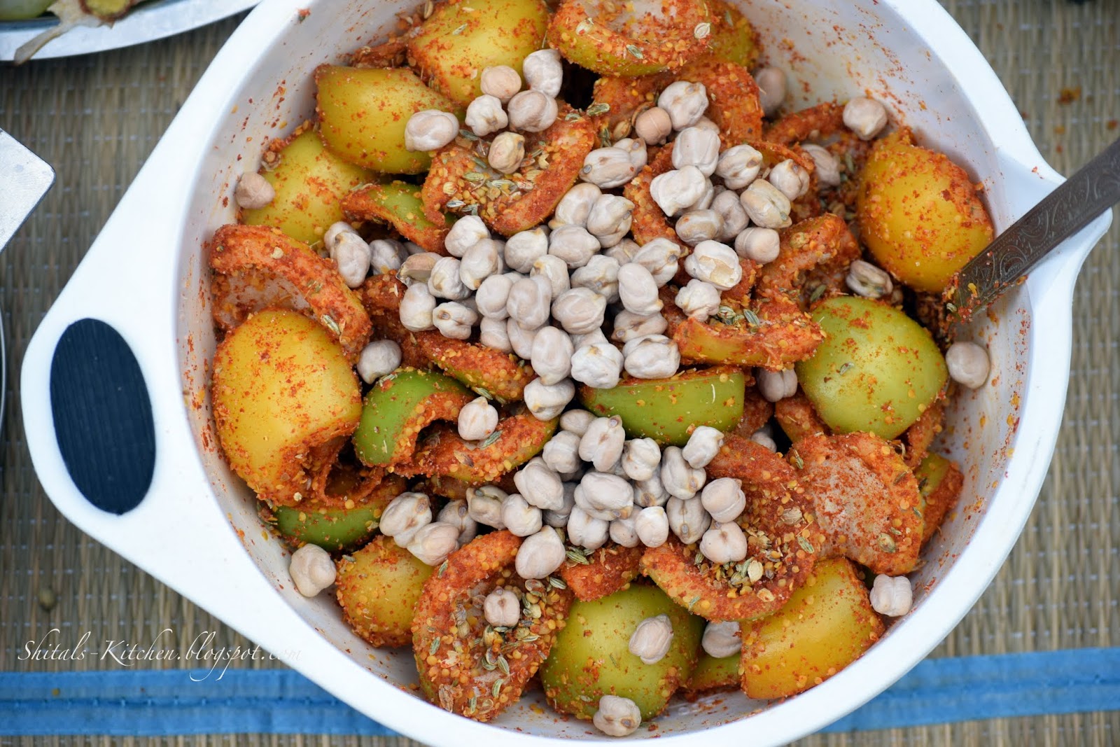 Shital's-Kitchen: Loquat Pickle