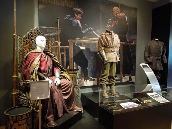 Hollywood Movie Costumes and Props: Original Batman Begins movie ...