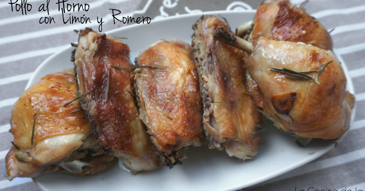 Pollo asado con limón y romero.