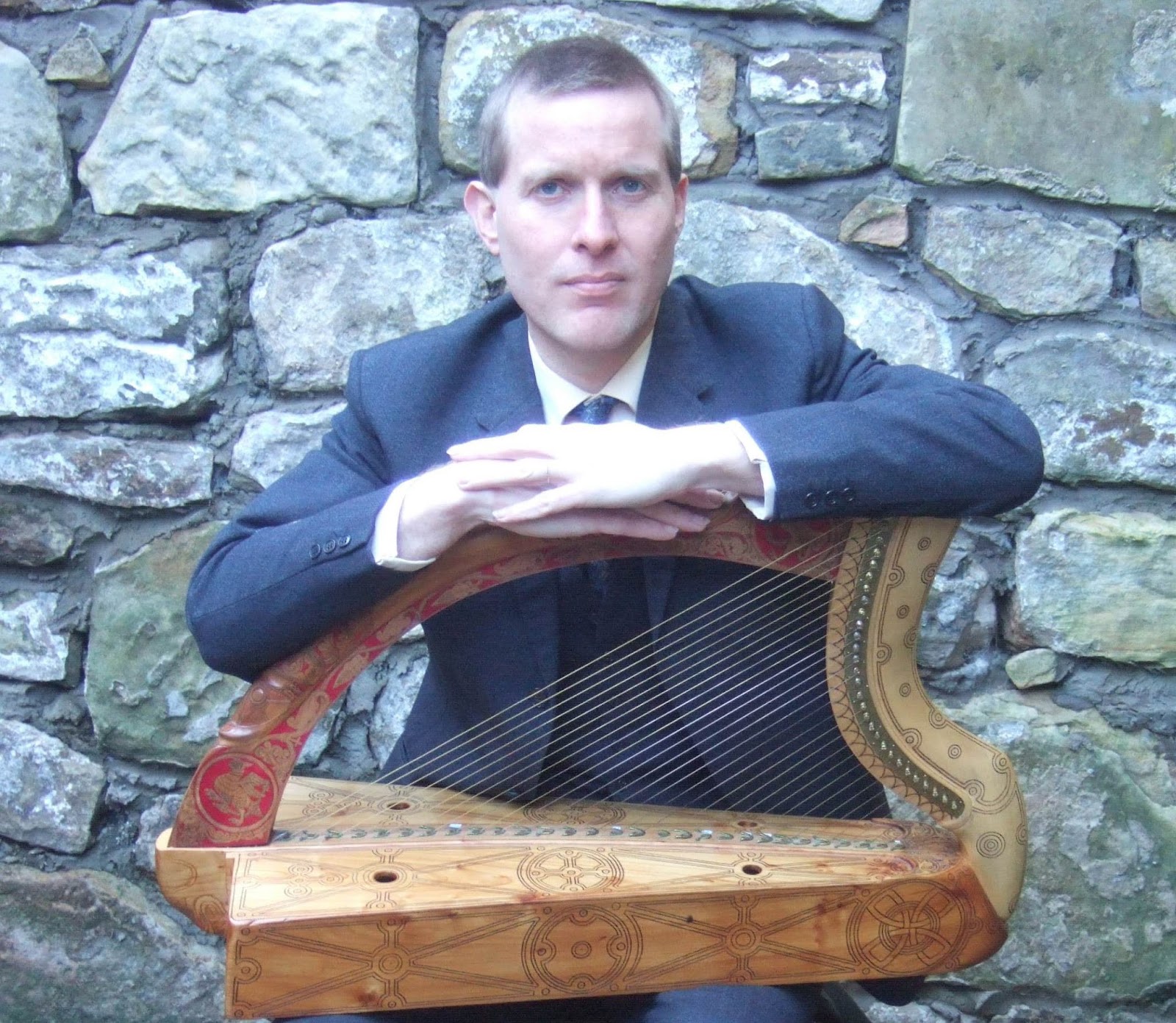 The Queen Mary harp – Scottish early music played by Simon Chadwick ...