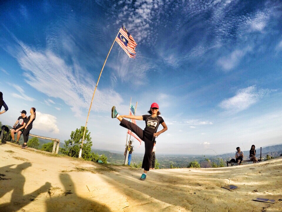 TRAVEL AND LEISURE IN BORNEO: HIKING UP THE SMALL HILLS: Bukit Perahu ...