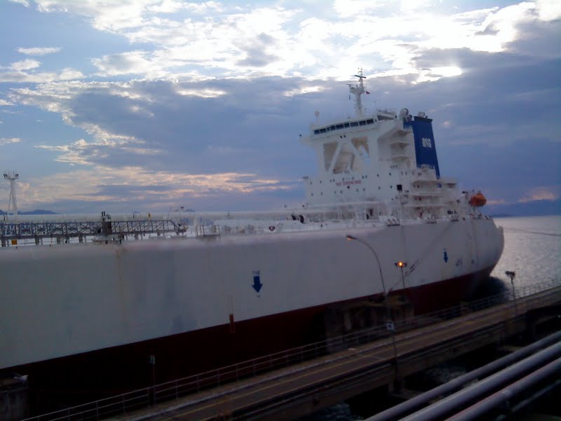 Navios em Santos: TI Oceania operando em Angra dos Reis