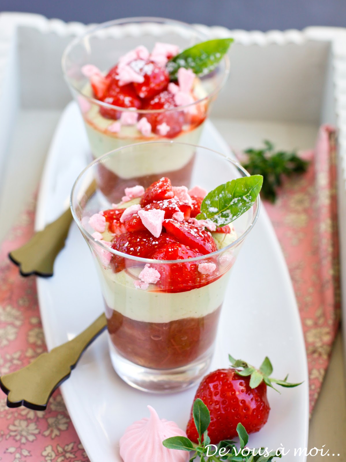 De vous à moi...: VERRINES FRAISE, RHUBARBE ET CRÈME BASILIC