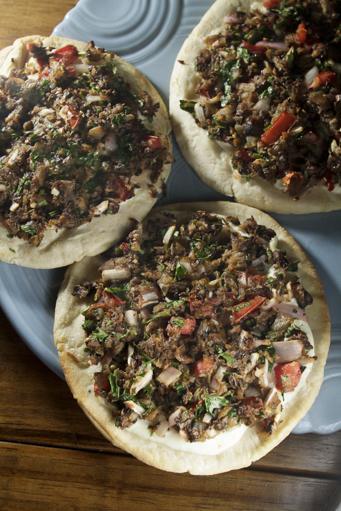The Chubby Vegetarian: Vegetarian Syrian Pizza