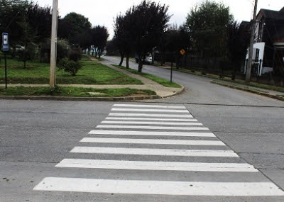 CRUCES PEATONALES A NIVEL Y PUENTES PEATONALES - Normas de Accesibilidad