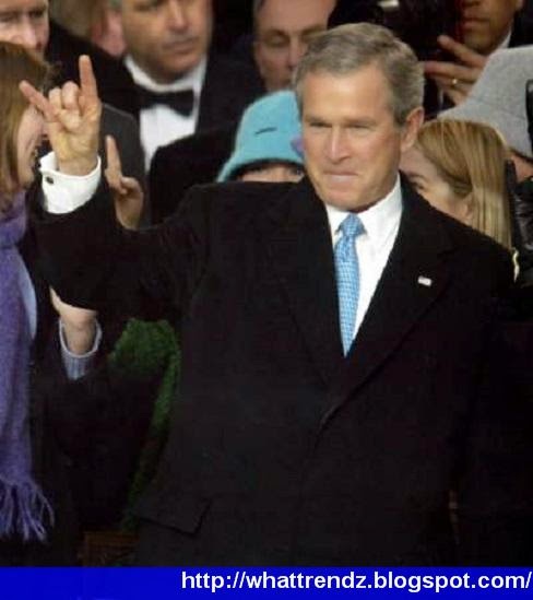 The Pope Does The "DEVIL SIGN" or SIGN OF THE HORNS and other WORLD ...