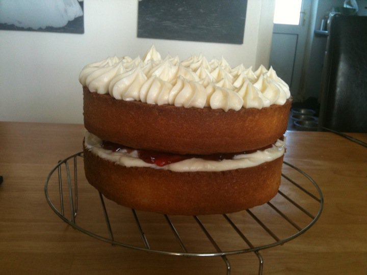 Inspired by Nigella: A simple Victoria Sponge cake!