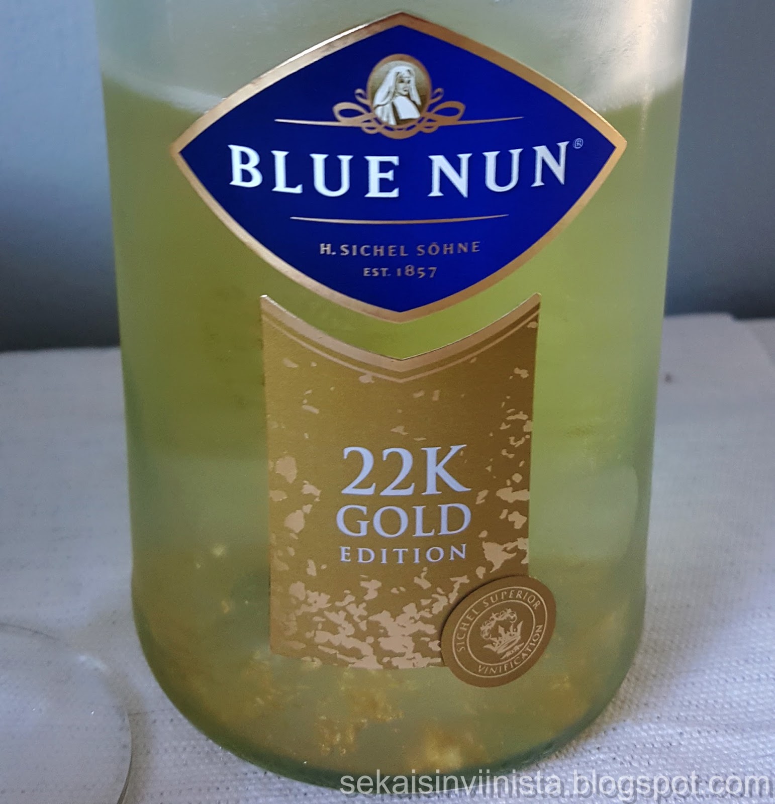 Sekaisin viinistä: Kesän juhlien maljajuomat: Blue Nun Gold Edition