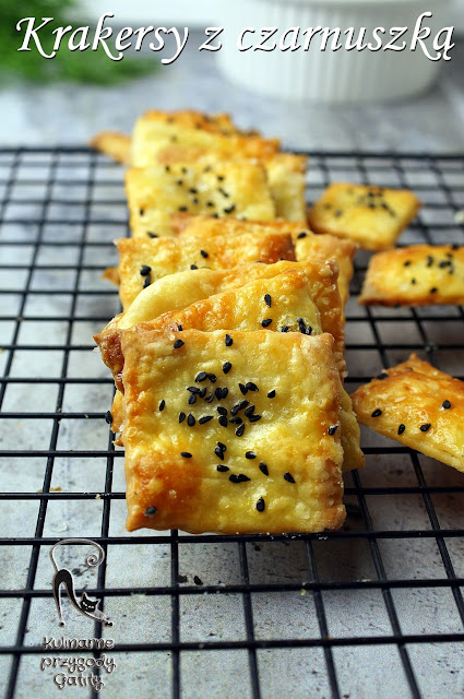 Domowe krakersy z czarnuszką